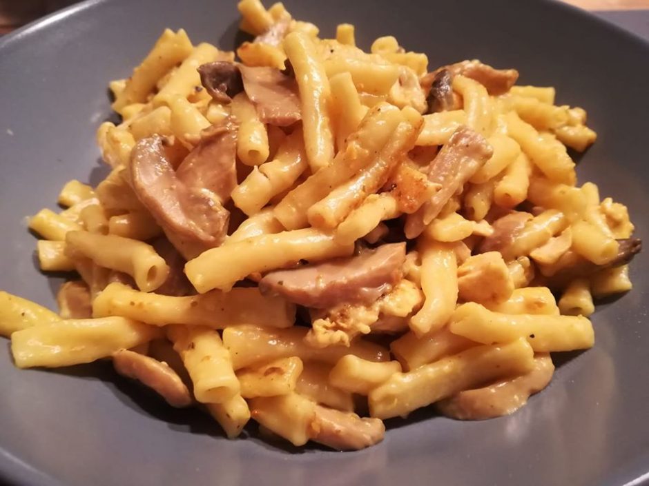 Macaroni au poulet, cheddar et sauce moutarde | Recettes Cookeo